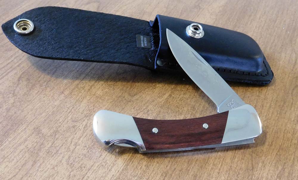 BUCK FOLDING KNIVES